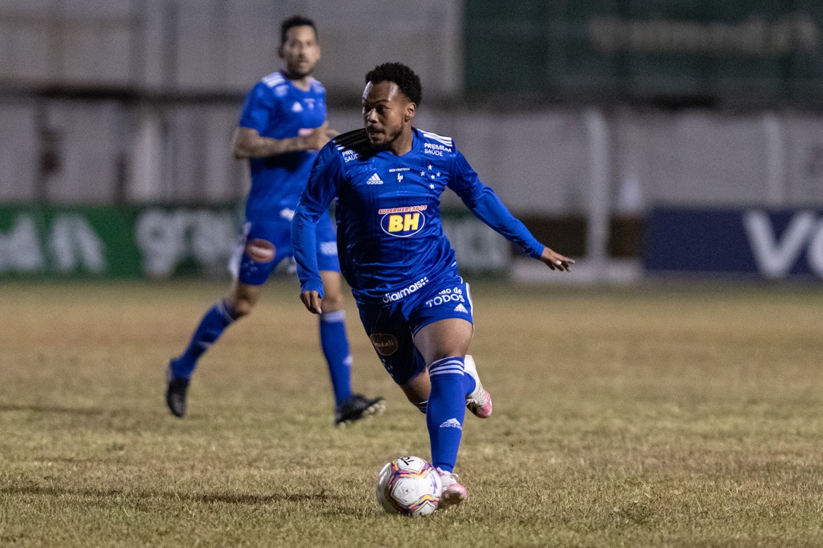 Em busca de espaço, Claudinho foi alvo de negociação frustrada entre ...