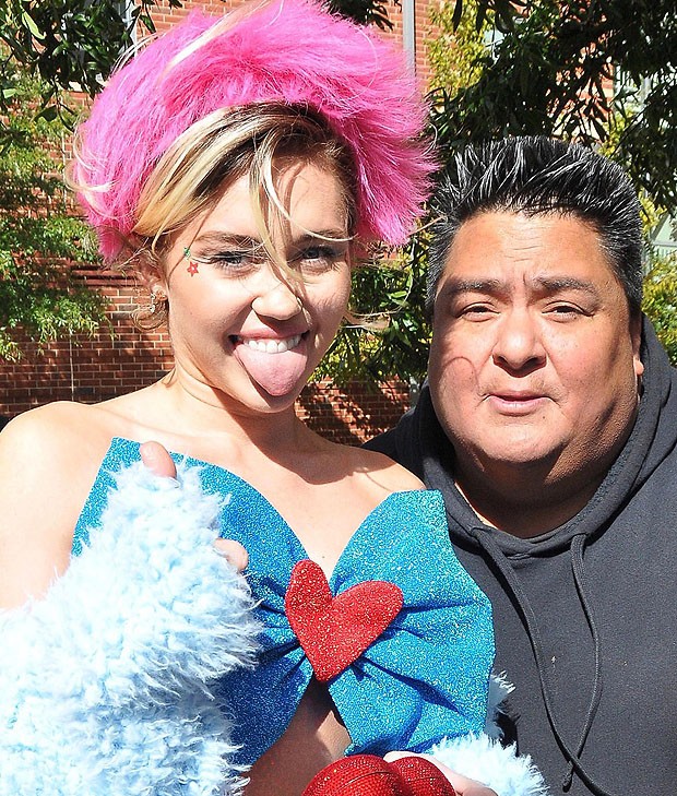 Miley Cyrus faz campanha para Hilary Clinton em universidade - Quem ...