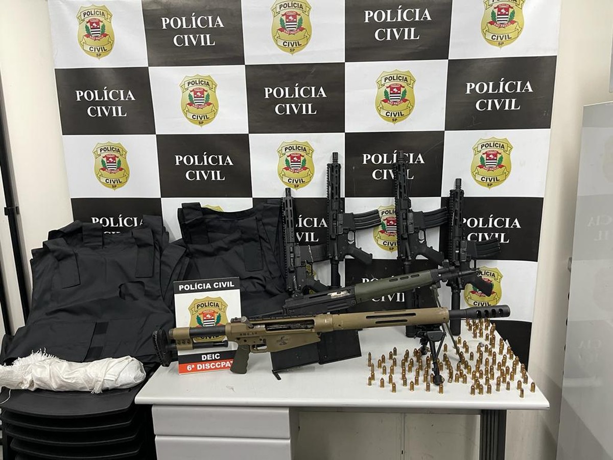 Polícia Apreende Cocaína E Seis Fuzis Incluindo Calibre 50 Capaz De