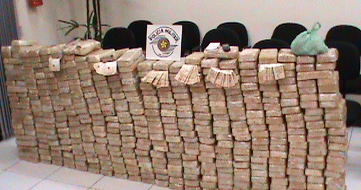 G1 - PM encontra 475 quilos de pasta base de cocaína em fundo falso de ...