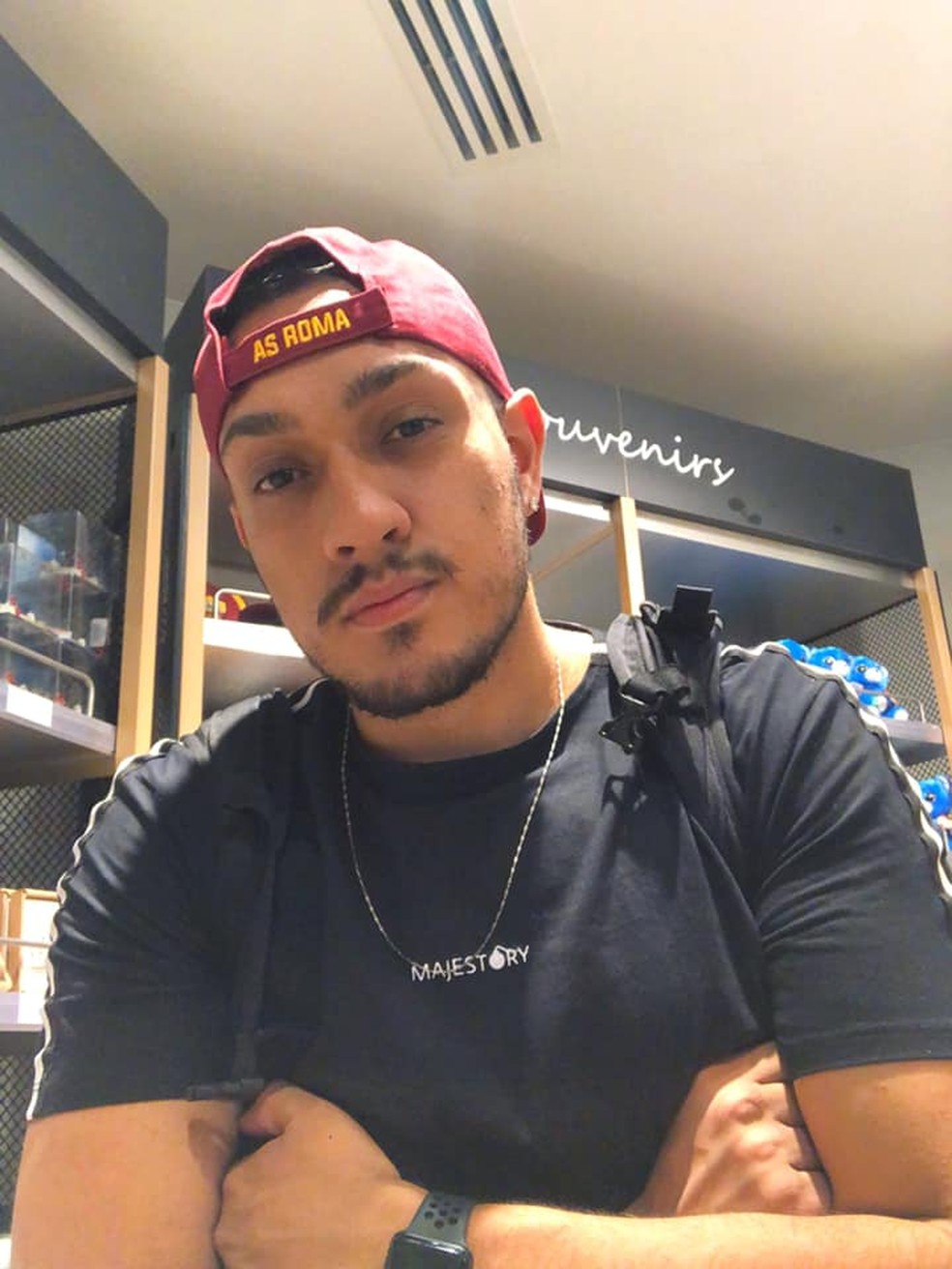 MC Bin Laden causa comoção na Itália com 'Bololo haha' em show com 10 ...