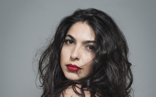 Em seu primeiro álbum, Illy explora uma mistura de estilos musicais ...