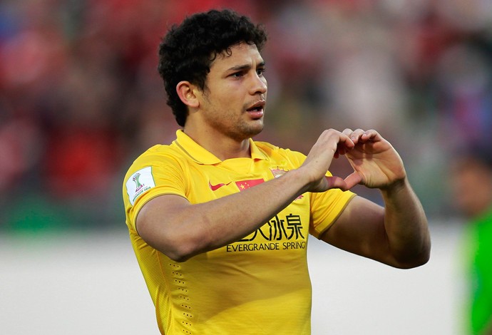 Em jogo mais importante da carreira, Elkeson espera 'conhecer' Dante ...