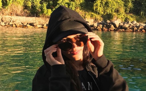 Ex-BBB Emilly Araújo posa em Angra e pede: "Menos ódio, mais amor ...