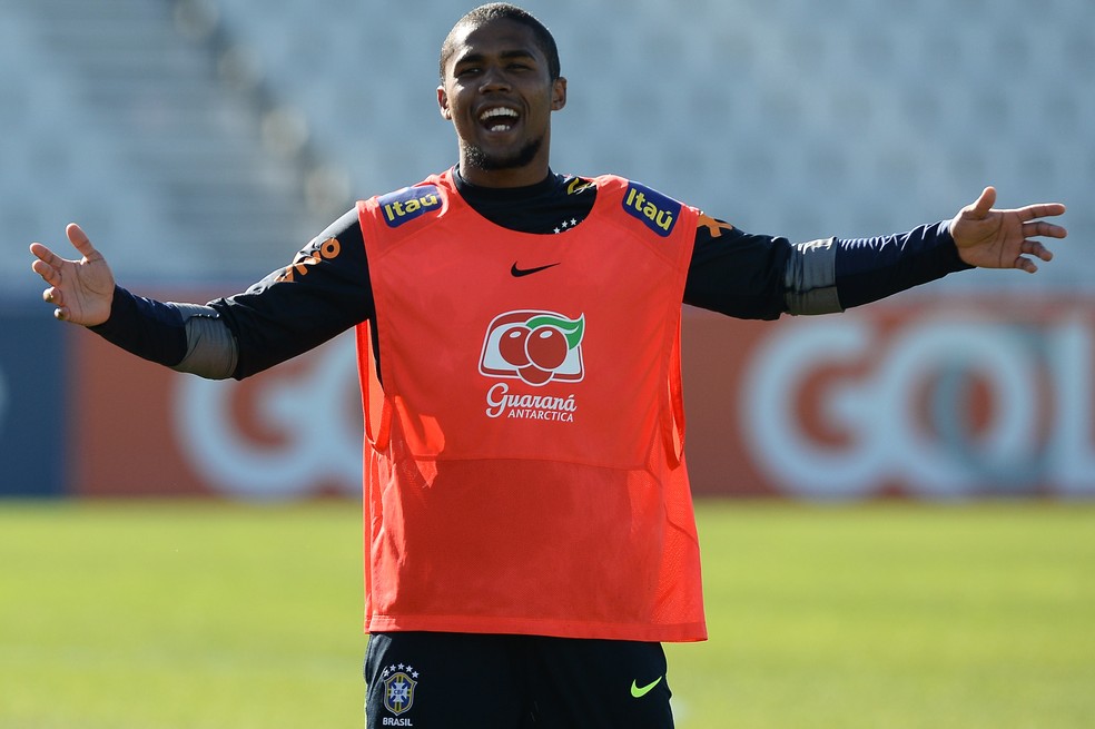 Emissora italiana crava acerto da Juventus para levar Douglas Costa ...