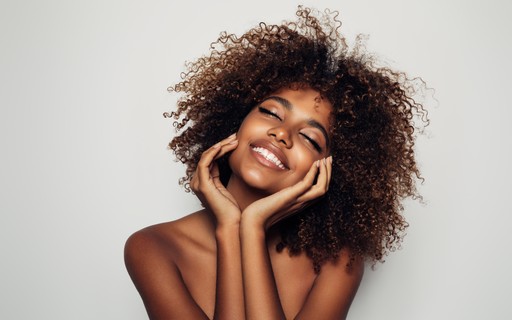 Oleoso, seco ou misto: saiba como tratar seu tipo de cabelo - Revista ...