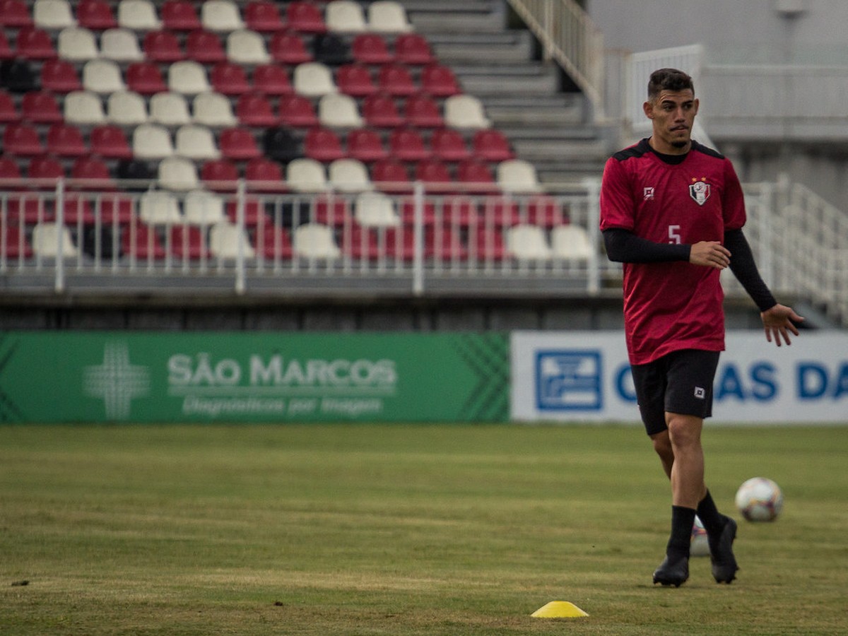 Mayk avalia estreia no JEC e vê decisão correta com pausa no estadual ...