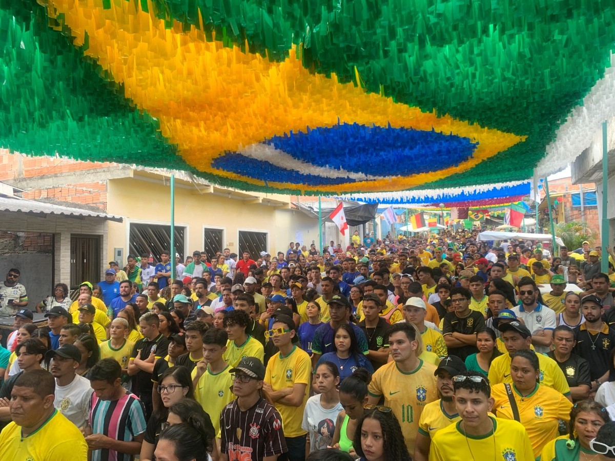 "Ruas da Copa" de Manaus reúnem torcedores para acompanhar a partida ...