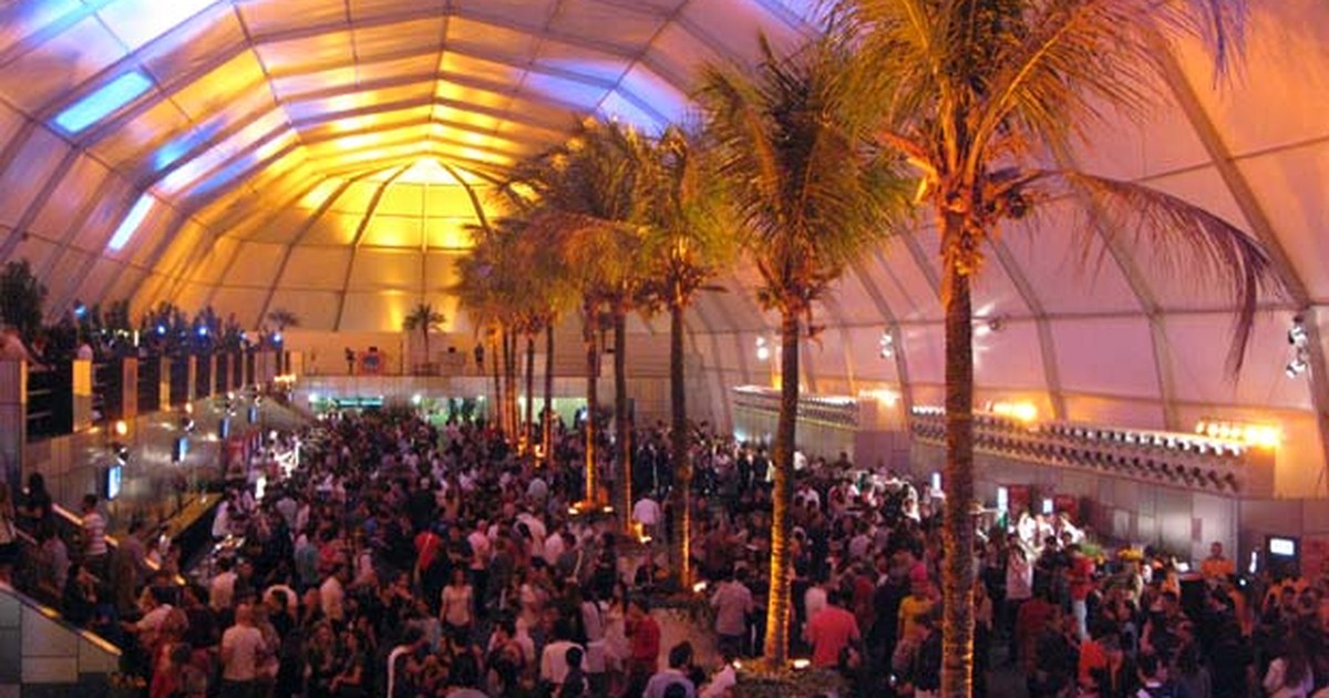 G1 - Famosos curtem Rock in Rio em área vip com ar refrigerado e ...