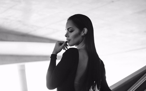 Ex Bbb Mayara Motti Faz Ensaio Sensual E Exibe Corpão Quem Quem News