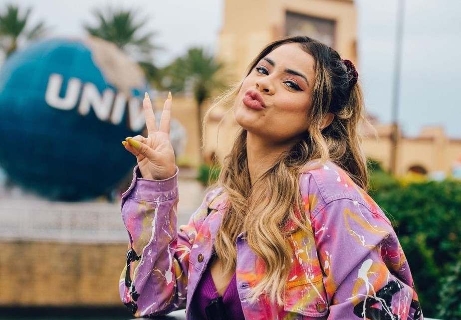 Lexa exibe registros de viagem a Orlando | Celebridades | Vogue