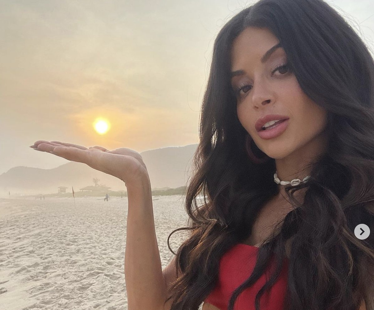 Aline Campos relembra verão e cabelos longos | Entretenimento | Glamour
