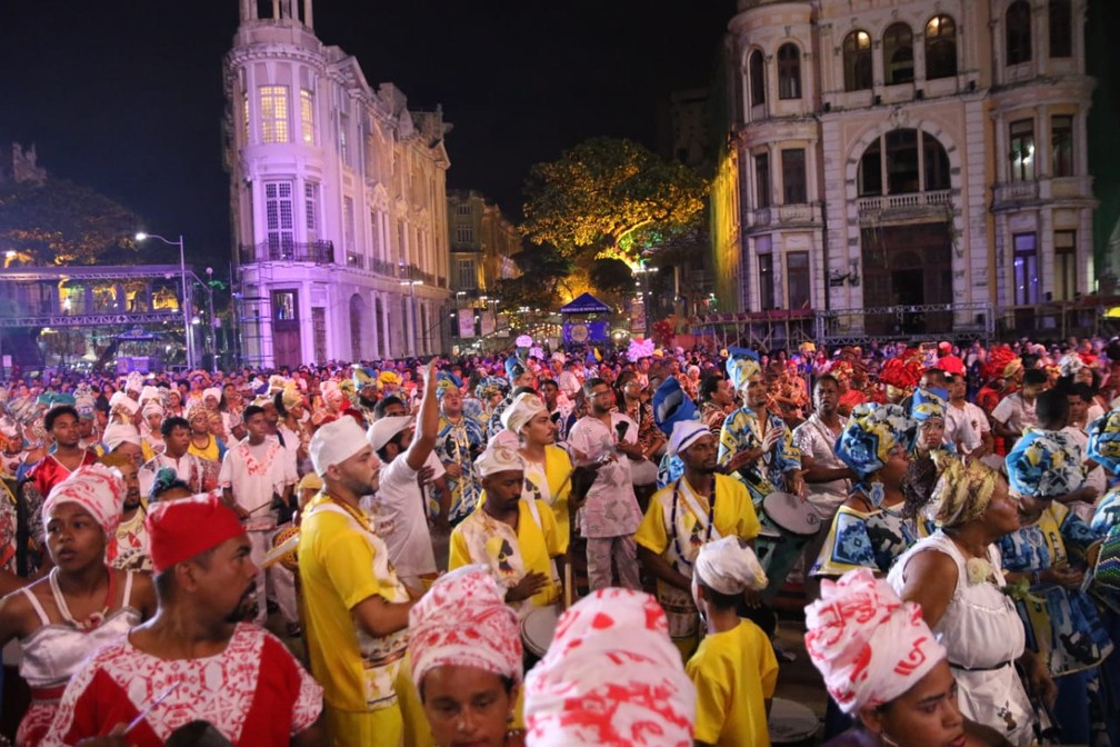 Afoxés e nações de maracatu marcam última noite do pré-carnaval no ...