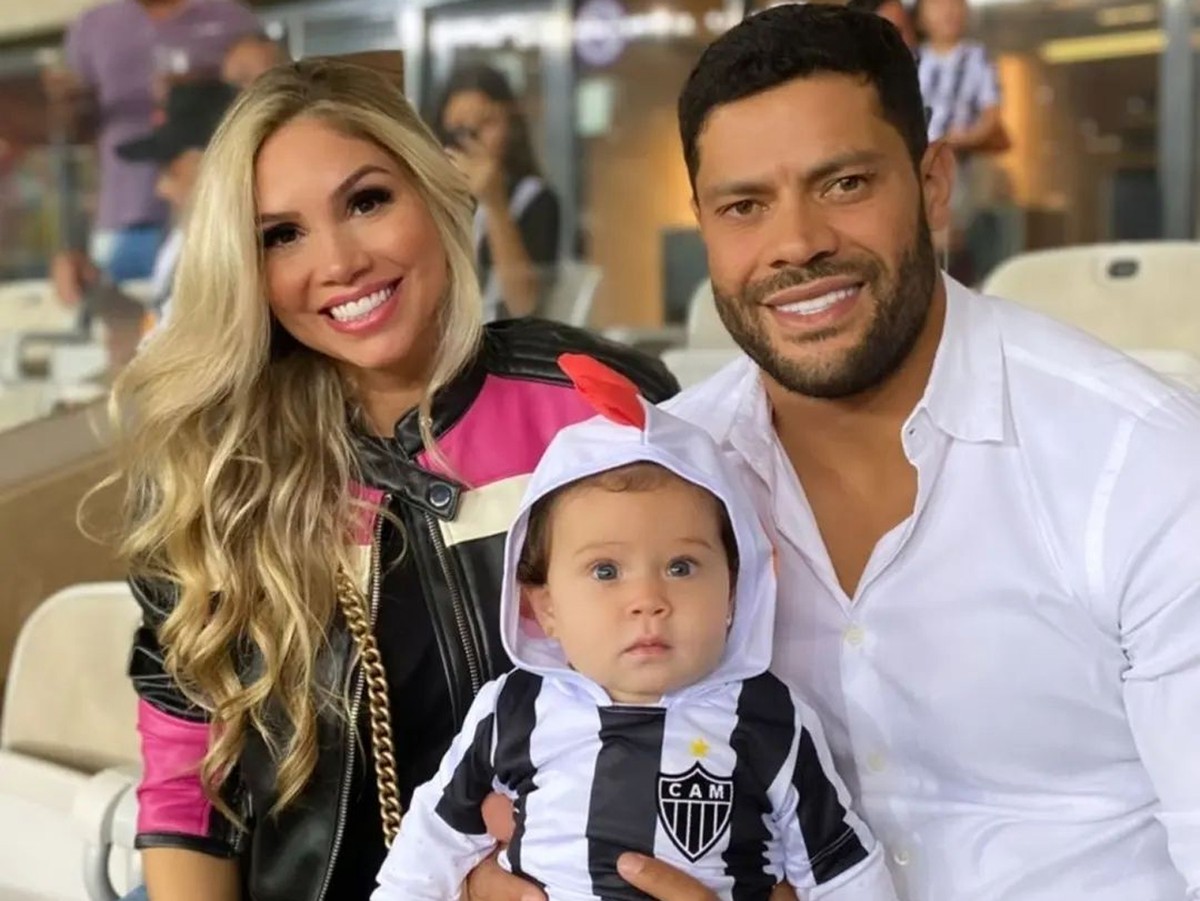 'Uniformizada', filhinha de Hulk e Camila Ângelo rouba a cena em estádio