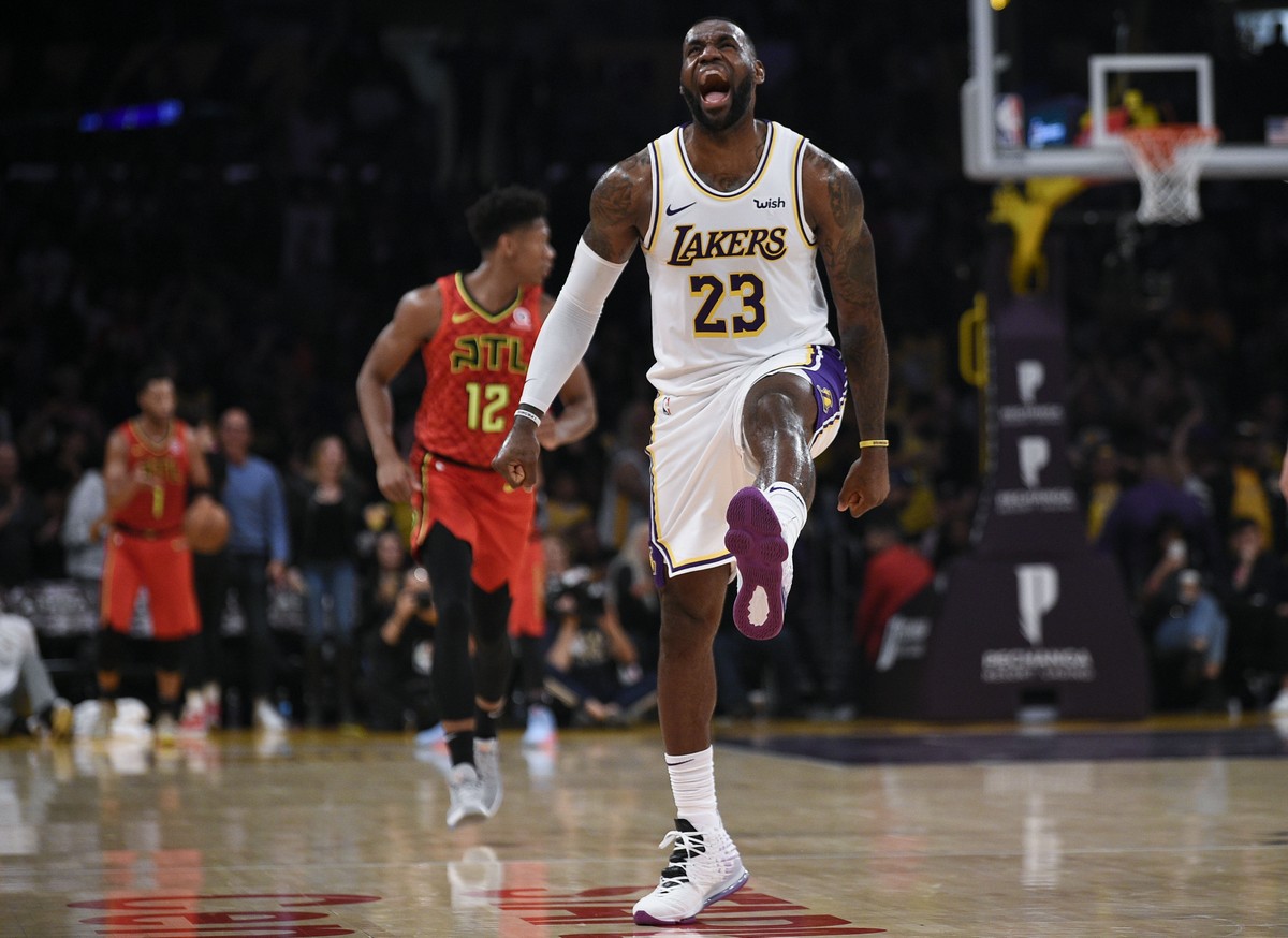 Duplo-duplo de LeBron James garante vitória dos Lakers sobre o Atlanta ...