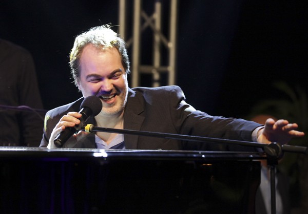 Neto de Tom Jobim comenta críticas da família de Vinicius à abertura ...