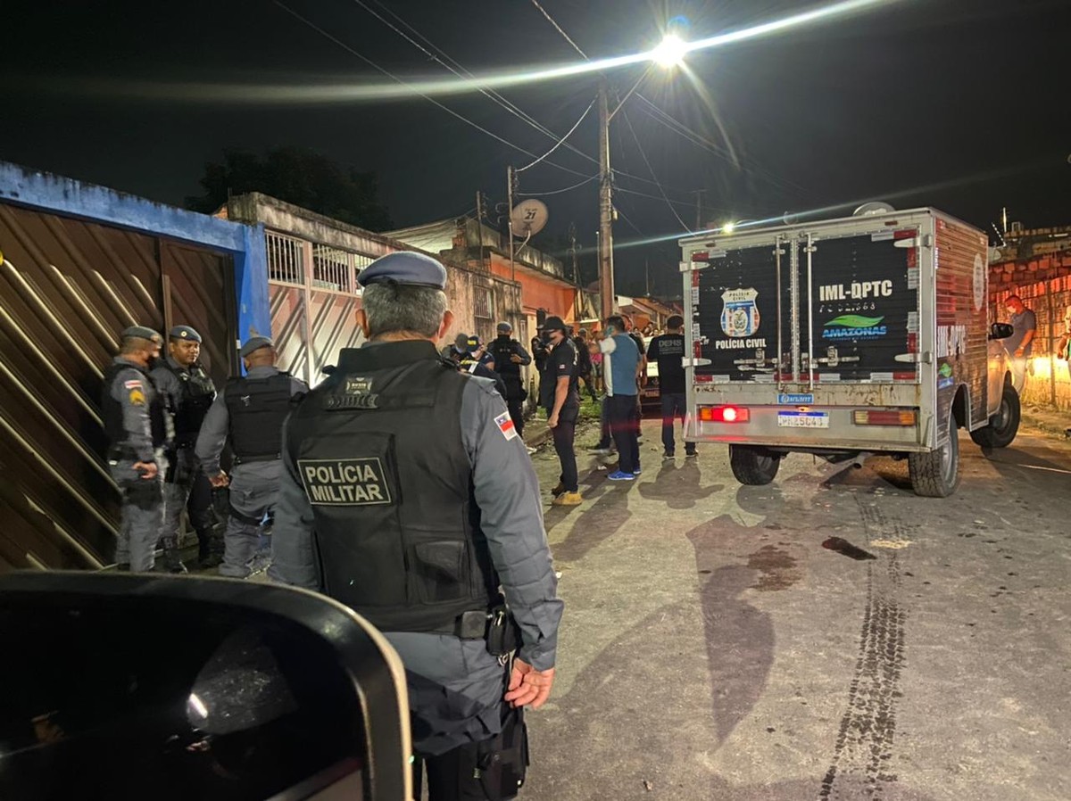 Homem é Morto Com Mais De 10 Tiros Na Frente De Casa Em Manaus