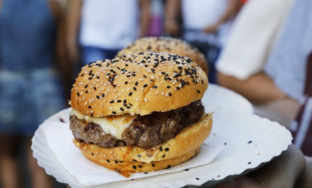 Big Head Food invade Biergarten | Saideira - O Globo