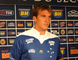 Willian Farias é apresentado no Cruzeiro com aval de Alex e do técnico ...
