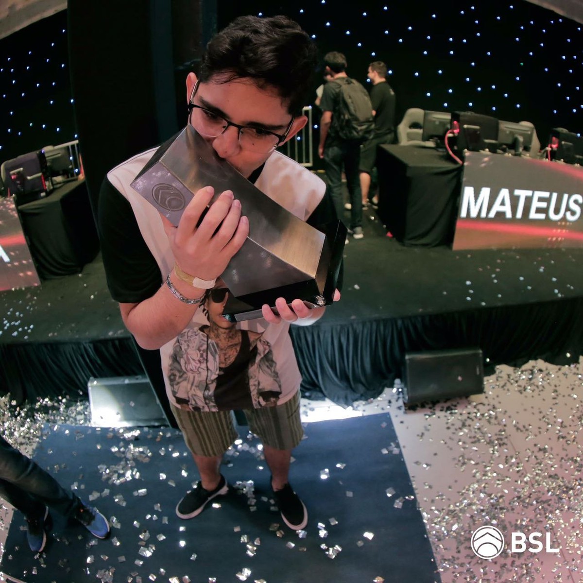 Com Fifalize de professor, gamer vai atrás do bicampeonato do e-futebol ...