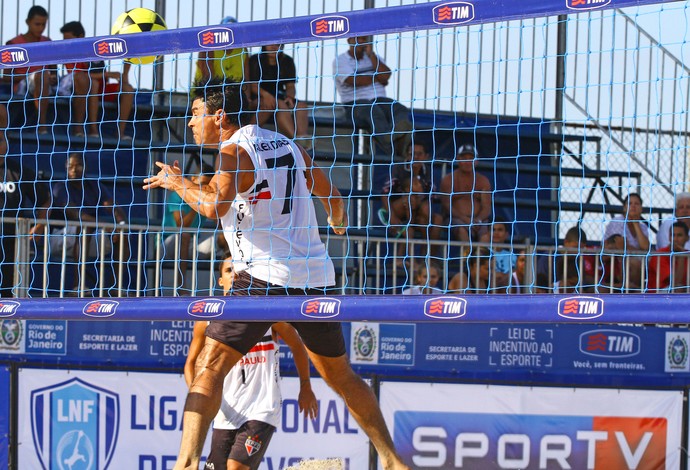 Fora dos gramados, Alex Dias fala sobre relação entre futevôlei e ...