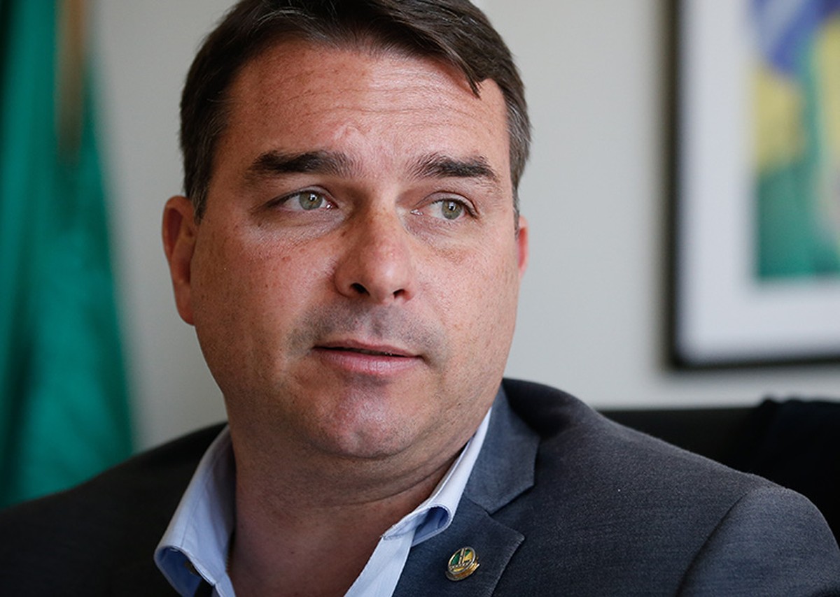 Em nova mensagem, Flávio diz que está com Bolsonaro 'pro que der e vier ...