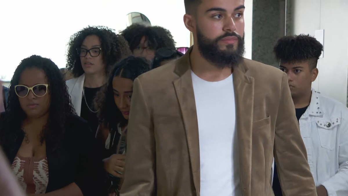 Namorado de Flordelis acompanha julgamento da pastora e ex-deputada ...