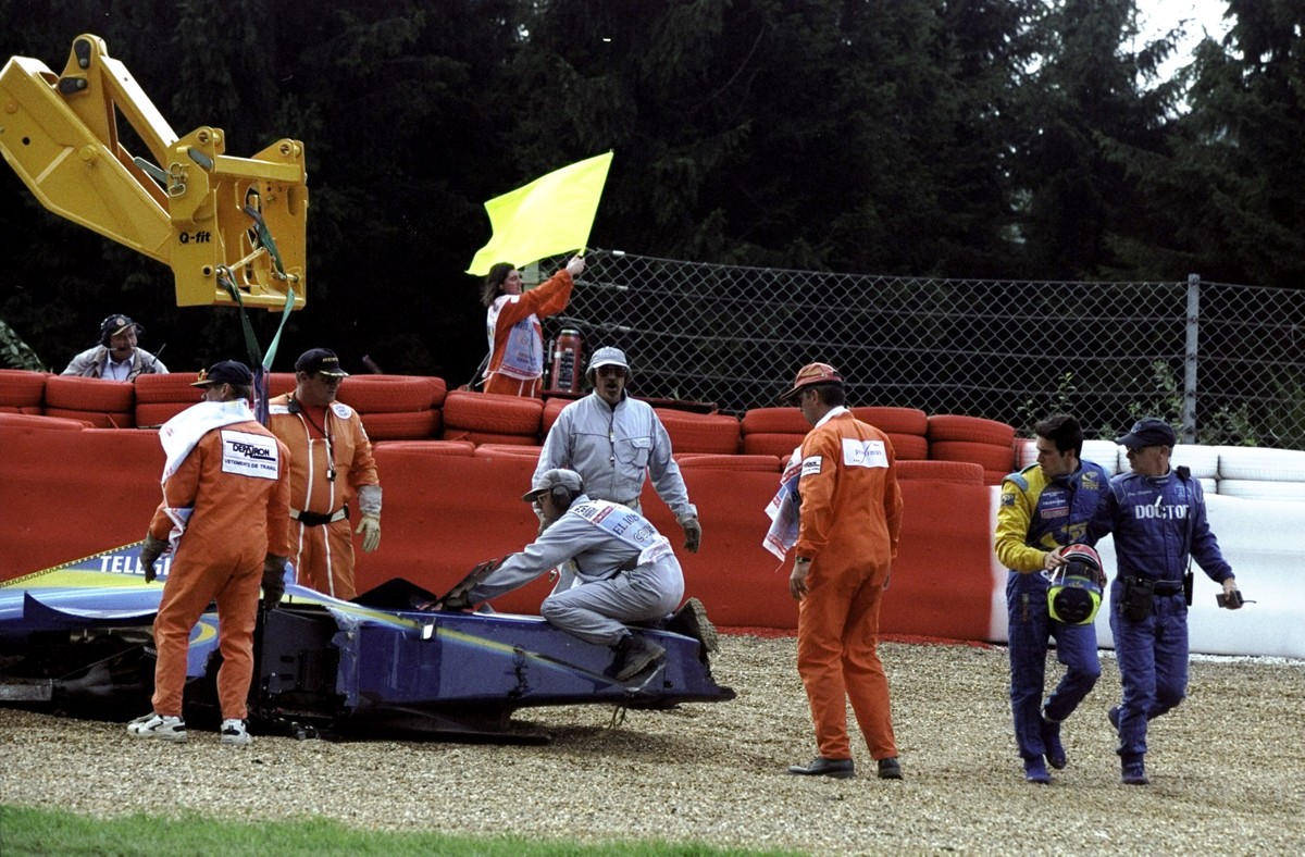 Famosa curva Eau Rouge em Spa foi palco de diversos acidentes violentos ...