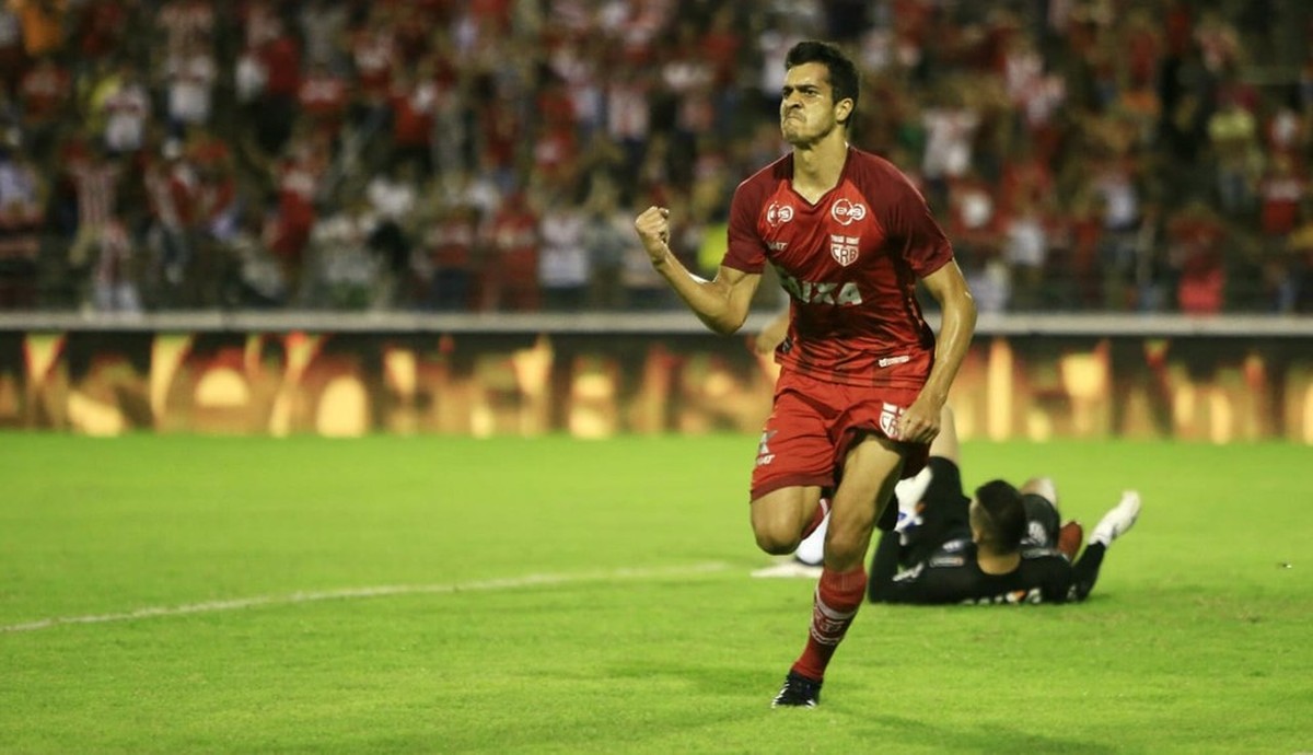 Remo confirma contratação de volante canhoto com passagem por Vasco ...