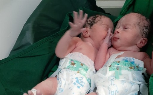 Gêmeas idênticas, que casaram com gêmeos idênticos, anunciam que ambas ... Gêmeas idênticas, que casaram com gêmeos idênticos, anunciam que ambas ...
