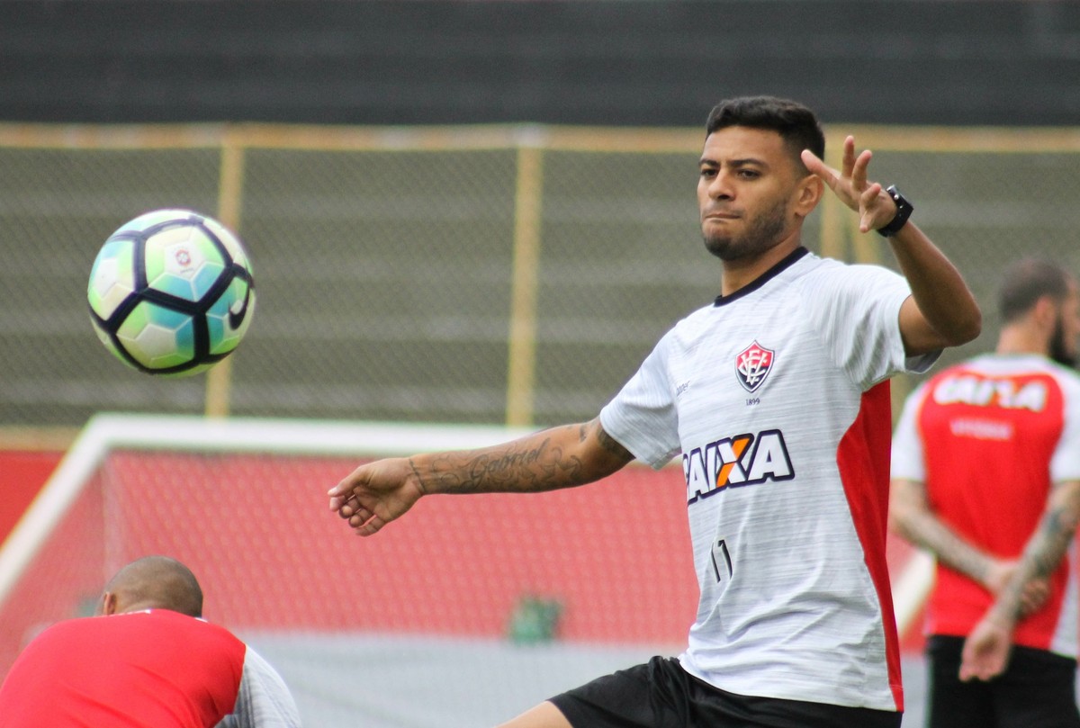 Cleiton Xavier busca regularidade em 2018 e não descarta deixar o ...