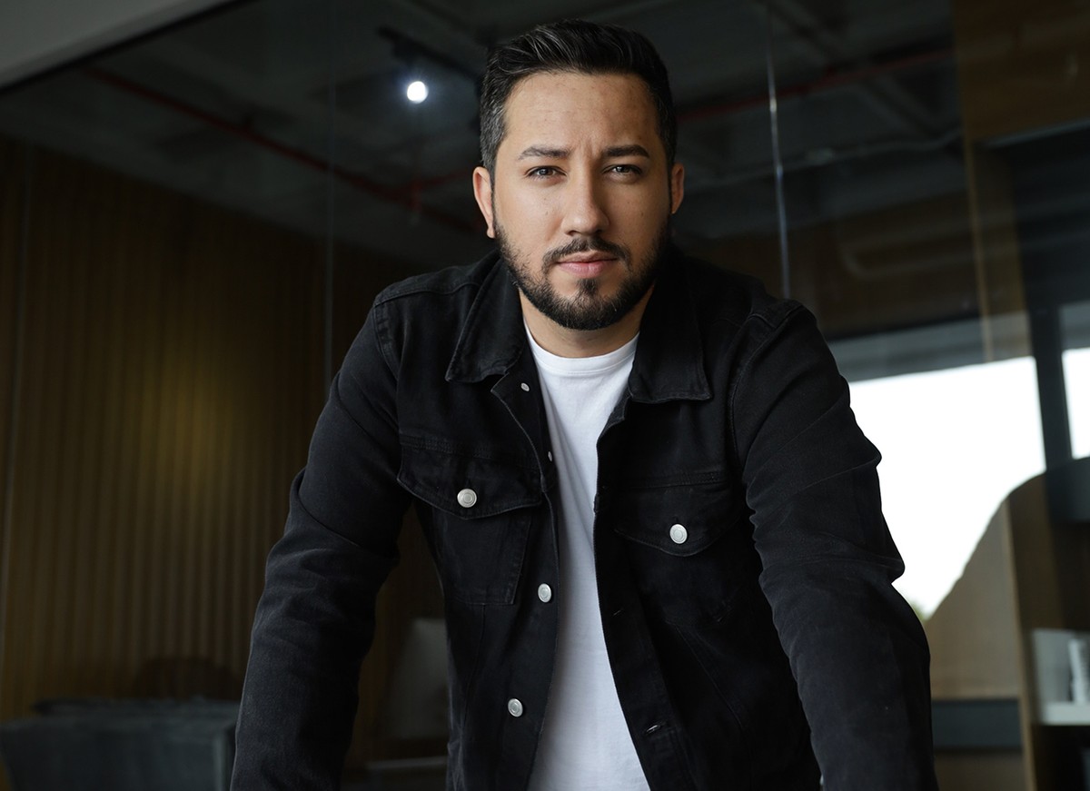 Assessor de estrelas de reality se lança como ator e estreia em peça de ...