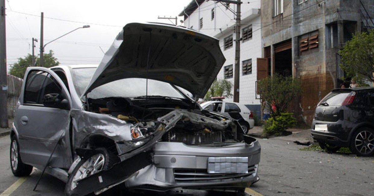 G1 - Colisão entre carros deixa uma pessoa morta na Zona Leste de SP ...