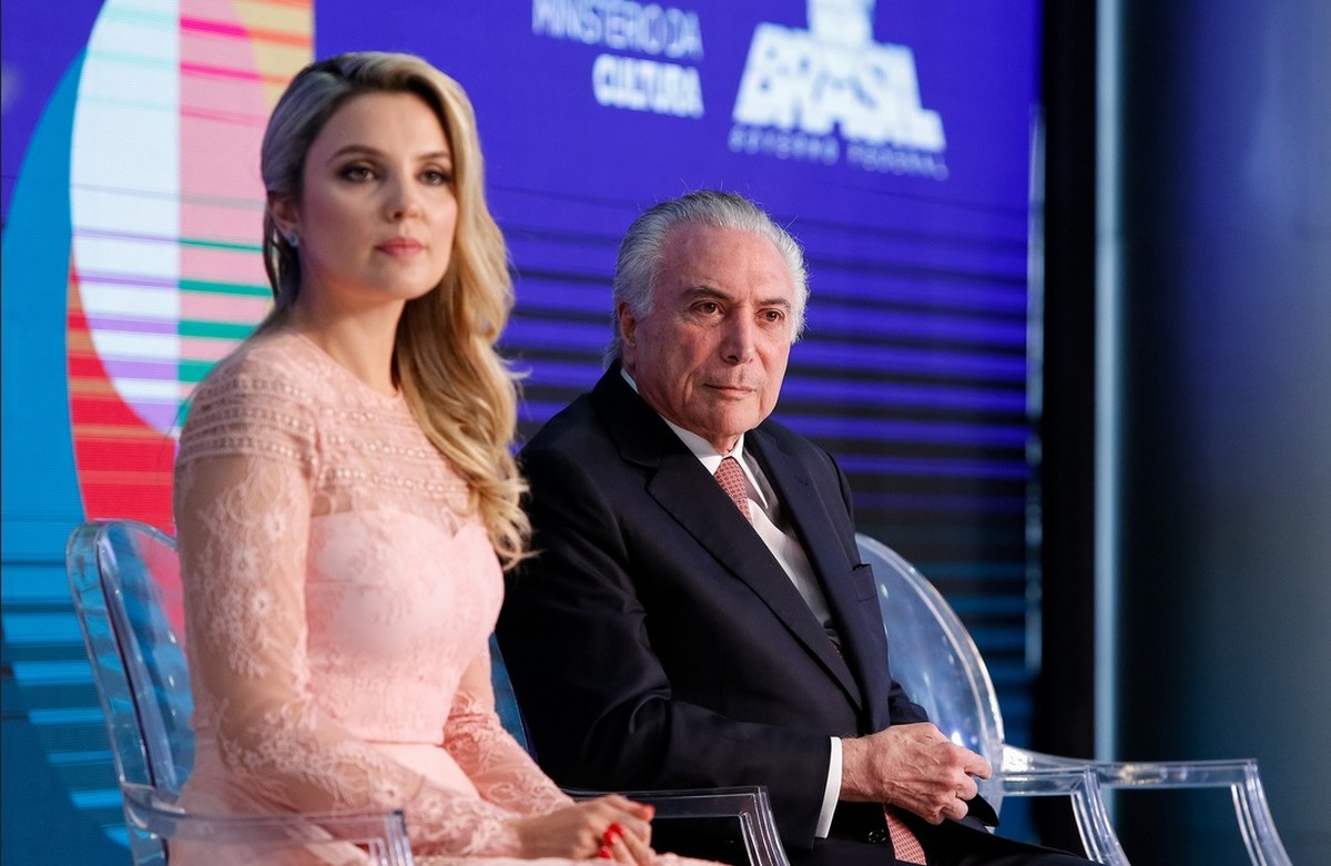 Em premiação de artistas, Temer conta que desistiu de ser pianista ...