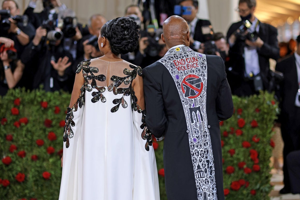 Eric Adams, prefeito de Nova York, aposta em look-protesto no Met Gala ...