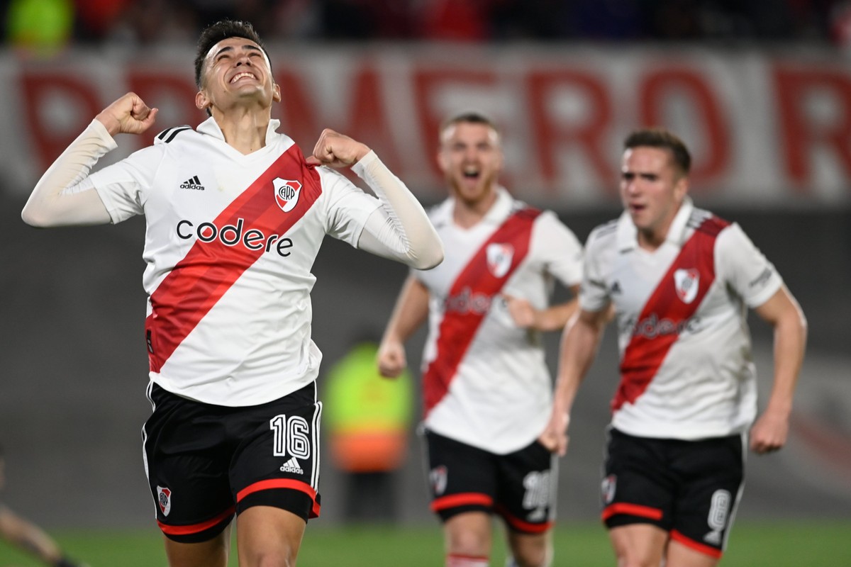 River Plate goleia o Newell's Old Boys pelo Campeonato Argentino ...