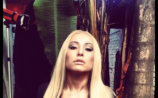 Lady Gaga? Sabrina Sato posa com peruca loira - Quem | Beleza Lady Gaga? Sabrina Sato posa com peruca loira - Quem | Beleza