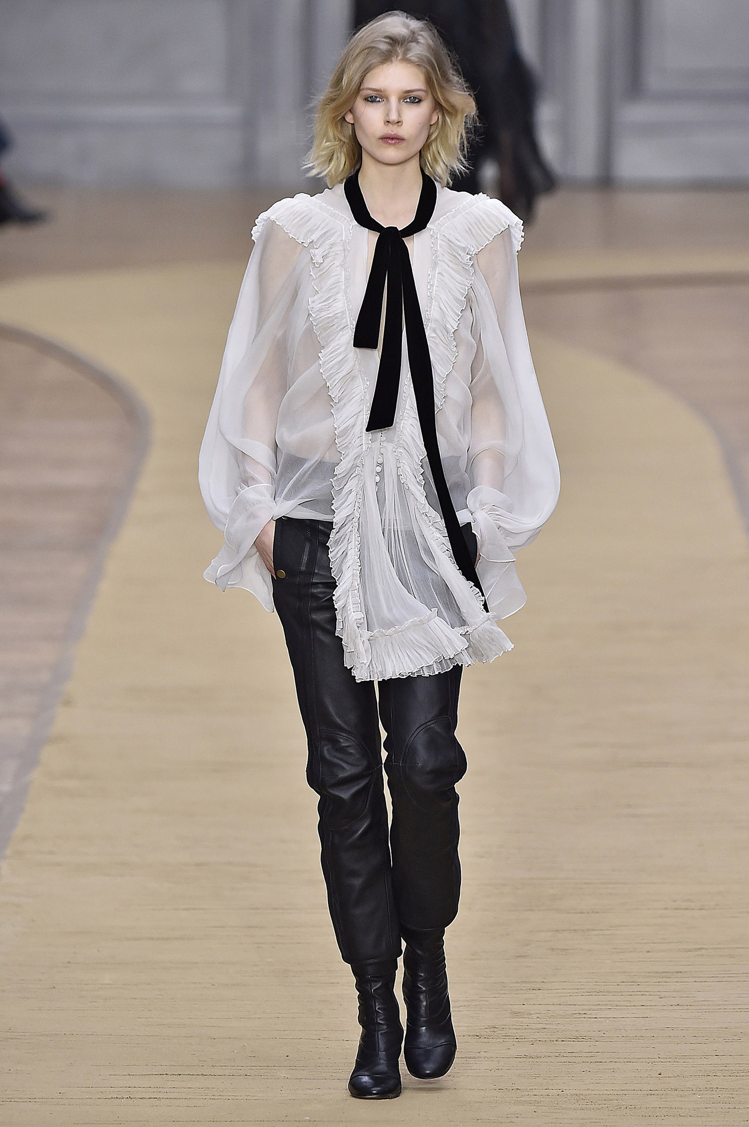 Rainha do boho contemporâneo, Chloé traz inverno 2017 esperto e ...