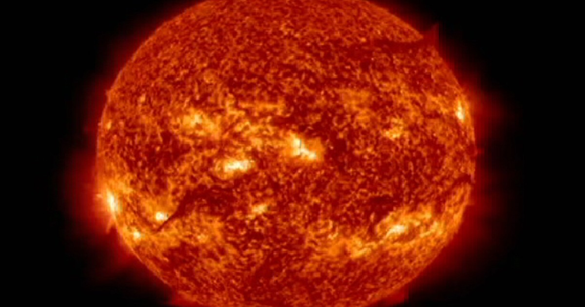 G1 - Erupção solar forma aurora boreal no oeste do Canadá - notícias em ...