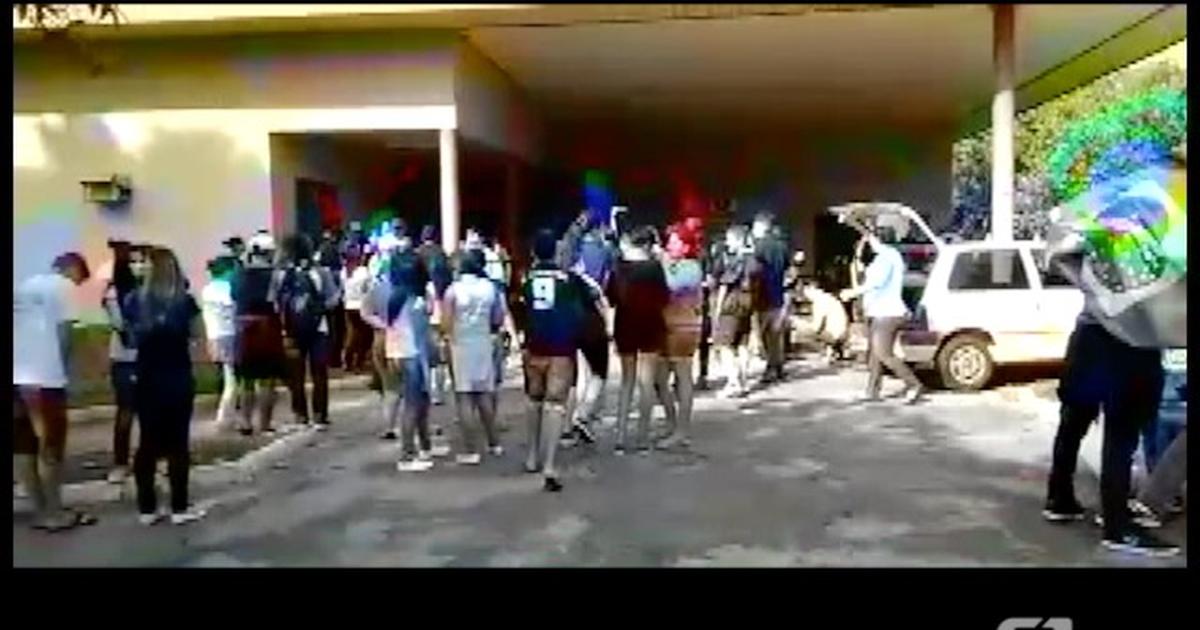 G1 - Atraso em entrega de escola motiva manifestação em Regente Feijó ...