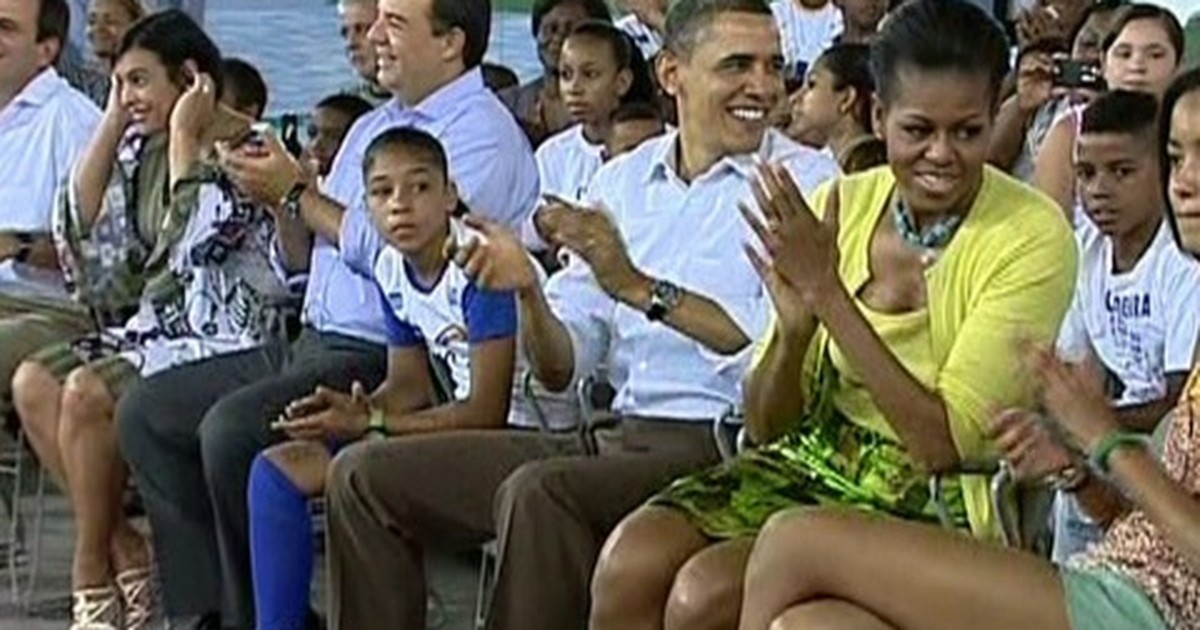 G1 - Em 20 minutos, Obama vê show e erra embaixadinha na Cidade de Deus ...