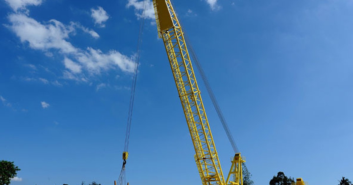 Economia - Petrobras recebe primeiro guindaste com conteúdo local