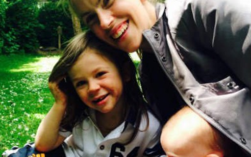 Parto de Lótus: "Mantive meu bebê ligado ao cordão umbilical durante ...