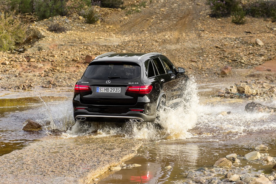 Cotado para o Brasil, Mercedes apresenta o AMG GLC 43 4MATIC | Carros ...