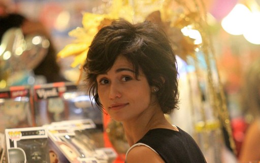 Nanda Costa exibe novo look em dia de compras - Quem | QUEM News