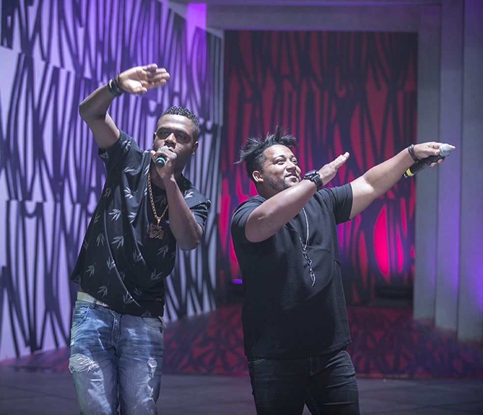 Dennis e MCs Nandinho & Nego Bam participam de 'Mister Brau' e divertem ...