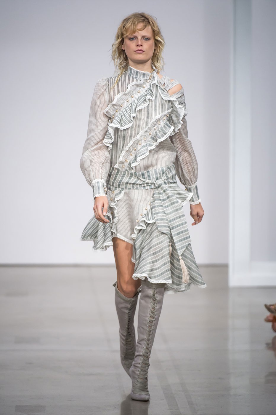 Zimmermann atualiza o boho com alfaiataria | Desfiles | vogue