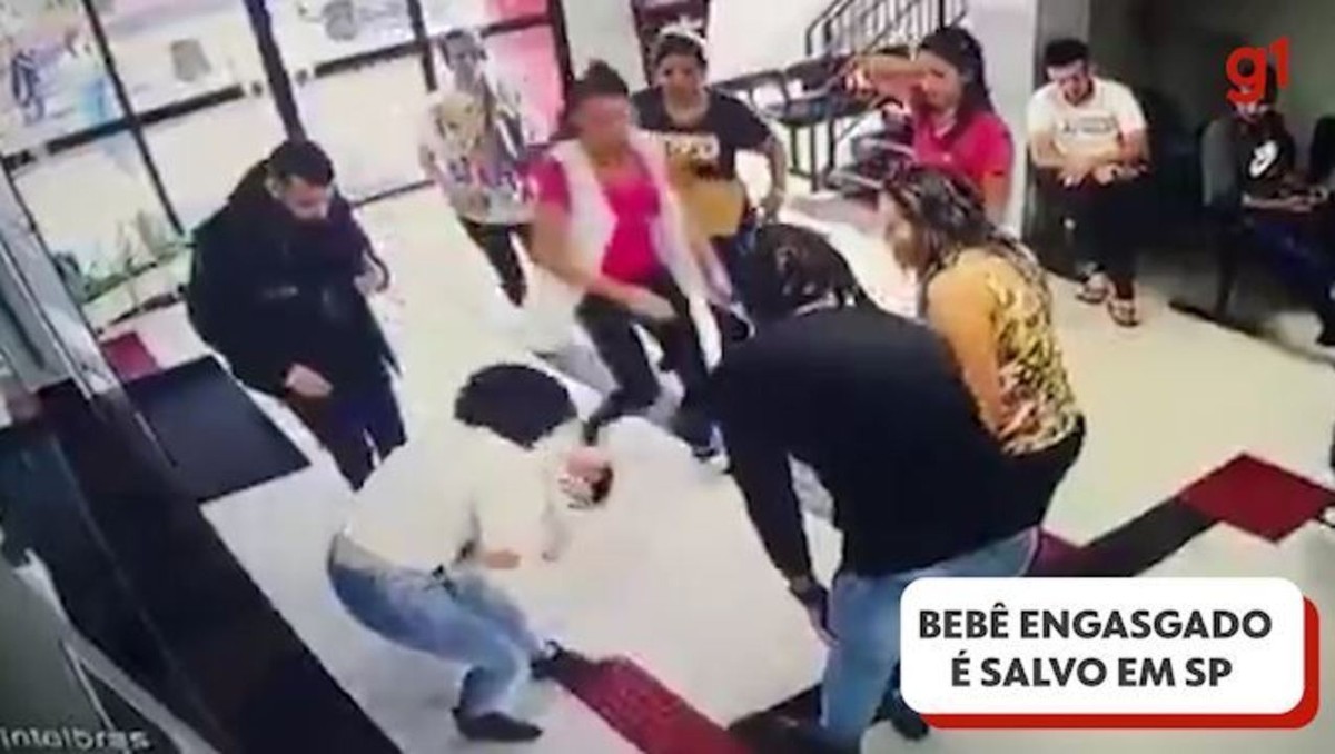 Policiais fazem manobra e conseguem salvar bebê engasgado em delegacia ...