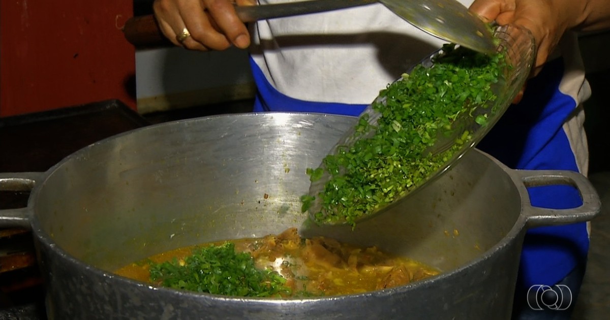 G1 - Cozinheira ensina como preparar receita de galopé, em Luziânia ...