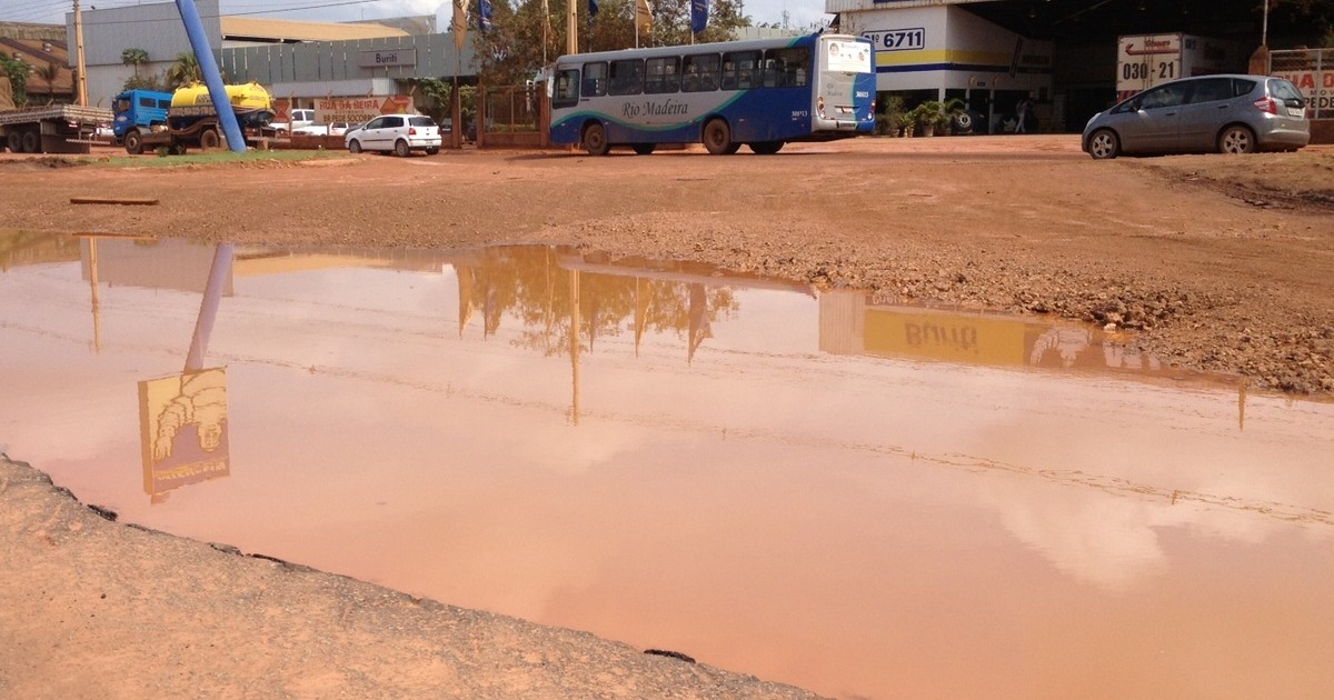 G1 - Caminhoneiros reclamam de buraco na marginal da BR-364, em RO ...